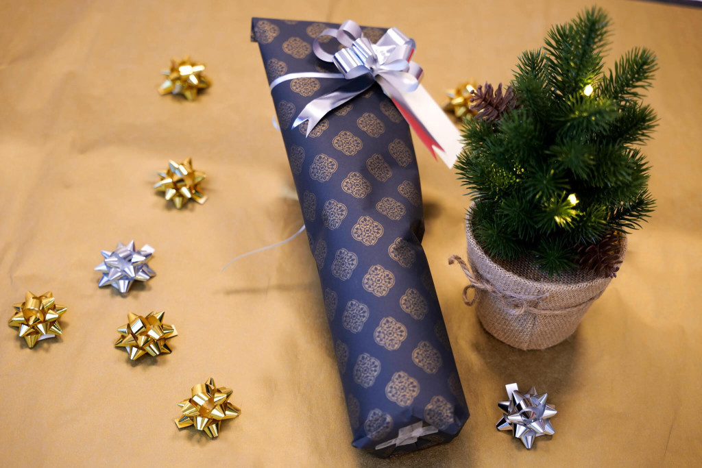 Flaschen als Geschenk verpacken