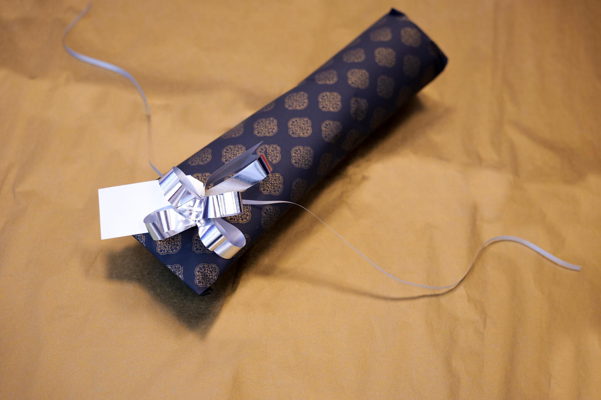 Flaschen als Geschenk verpacken